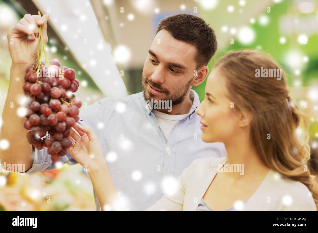 happy couple buying grapes at grocery store Stock Photo - Alamy