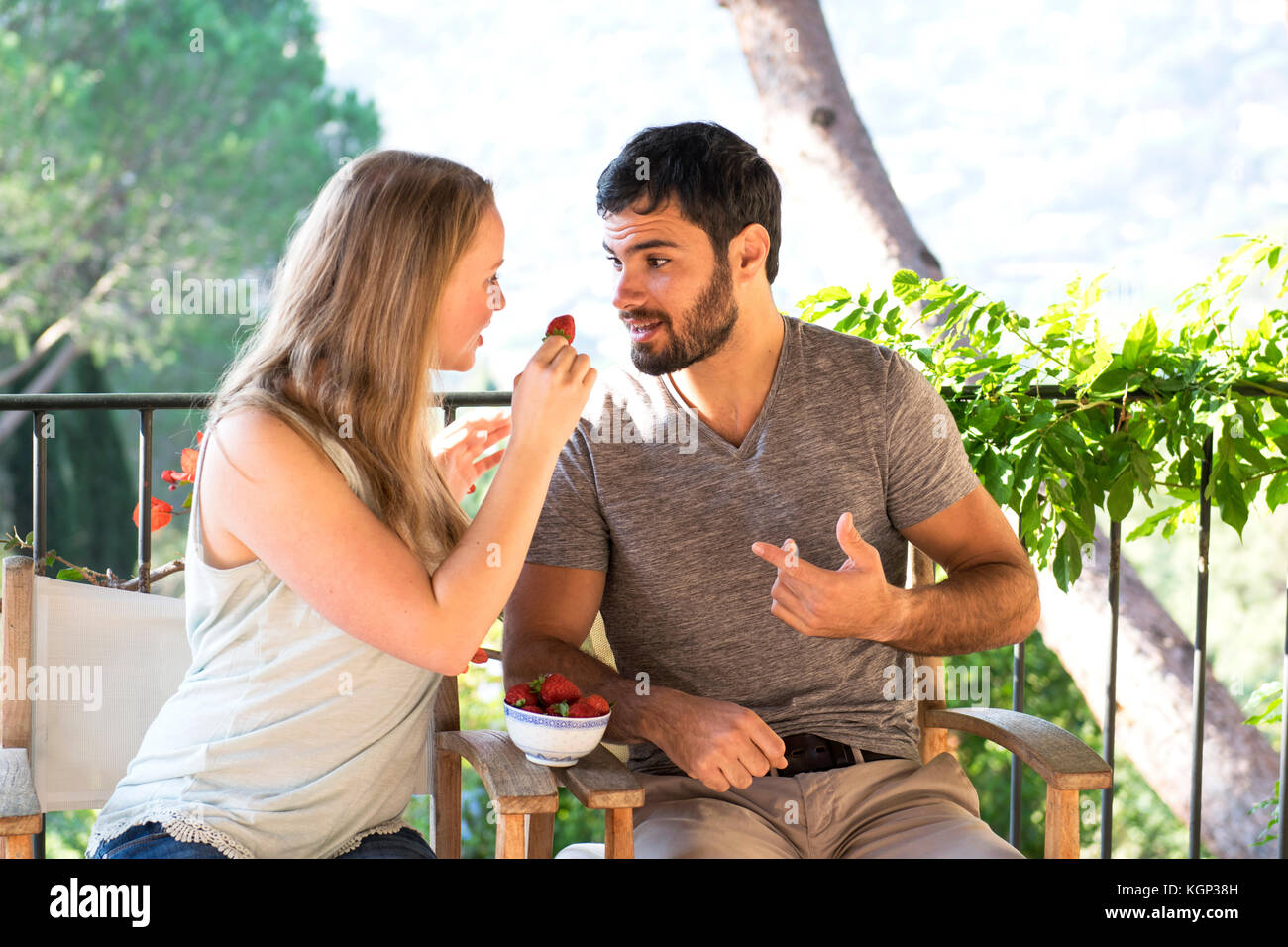 Couple feeding each other hi-res stock photography and images - Alamy