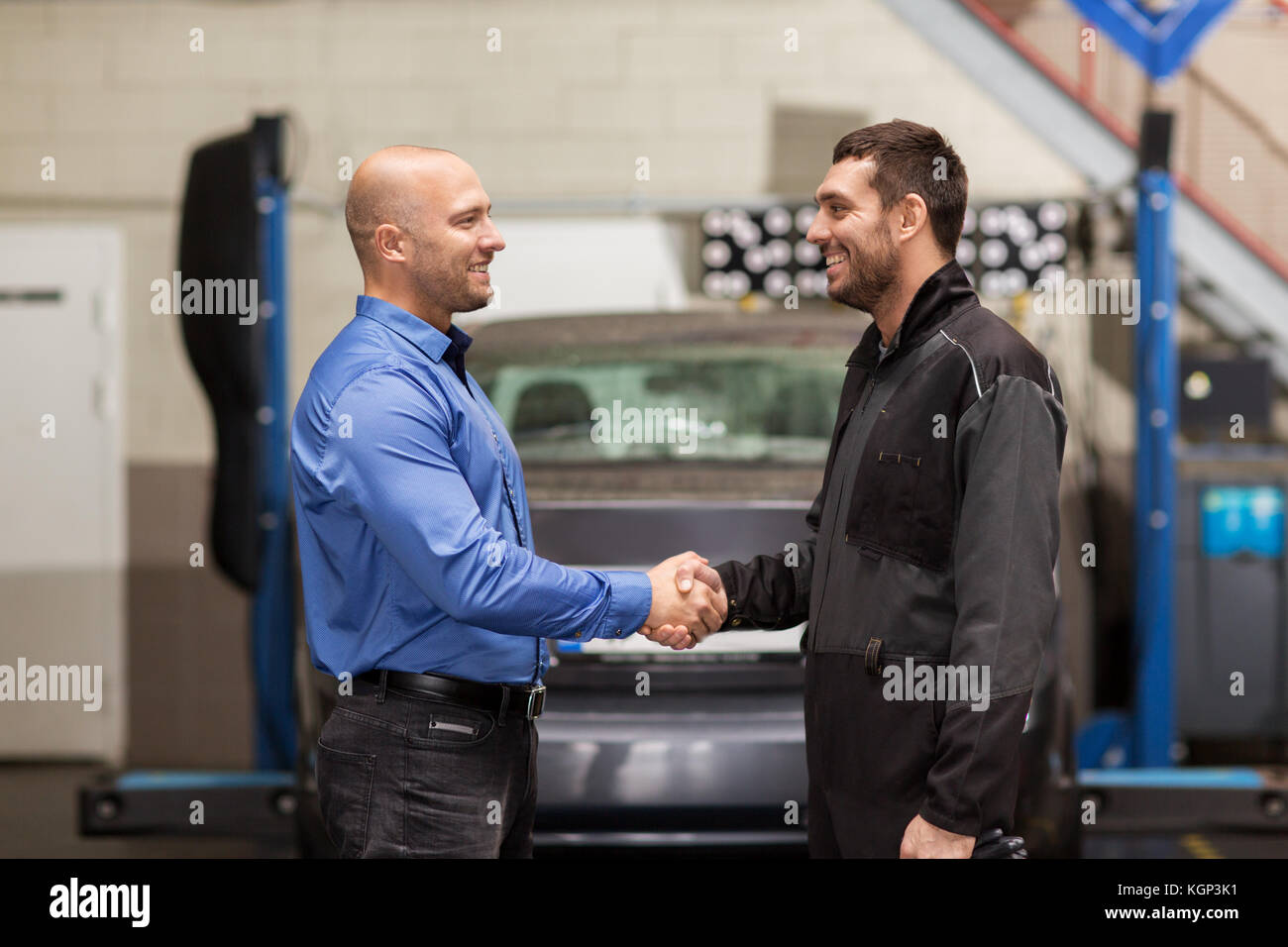 mechanic and customer shaking hands at car service Stock Photo - Alamy