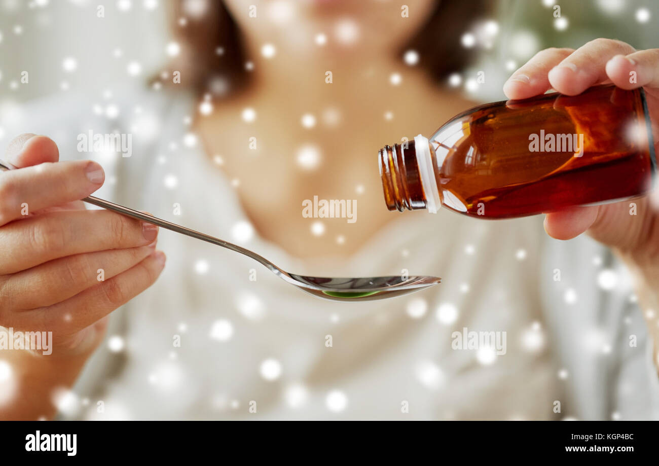 woman pouring medication from bottle to spoon Stock Photo - Alamy