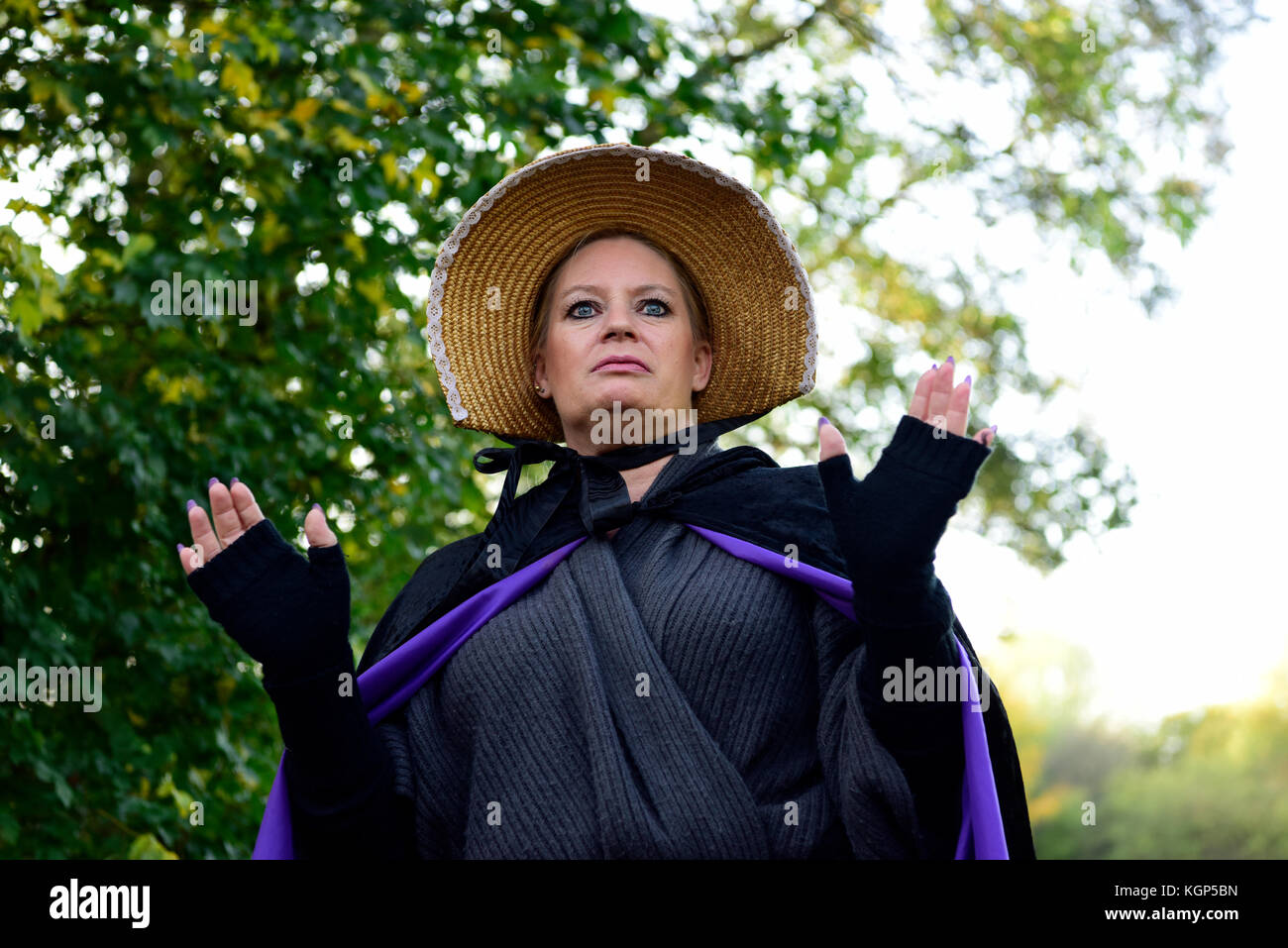 Storyteller hi-res stock photography and images - Alamy