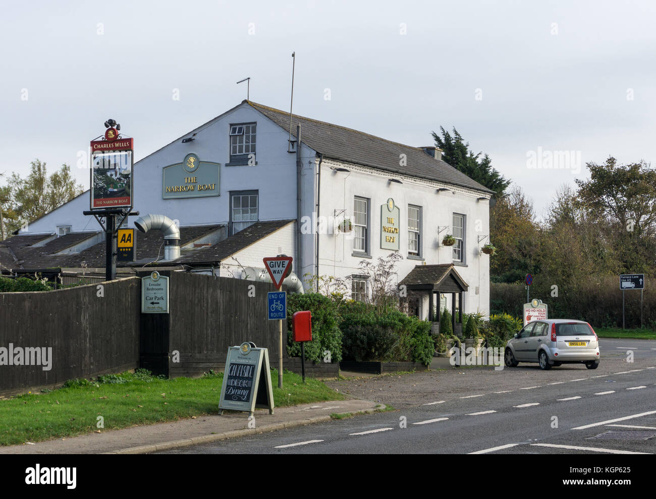 Exterior shot of the Narrow Boat at Weedon, a 2AA Rosette Restaurant ...