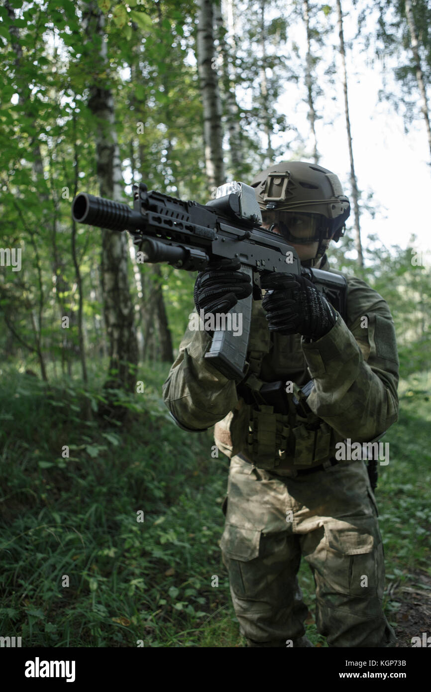 Portrait of soldier in helmet and with submachine gun Stock Photo - Alamy