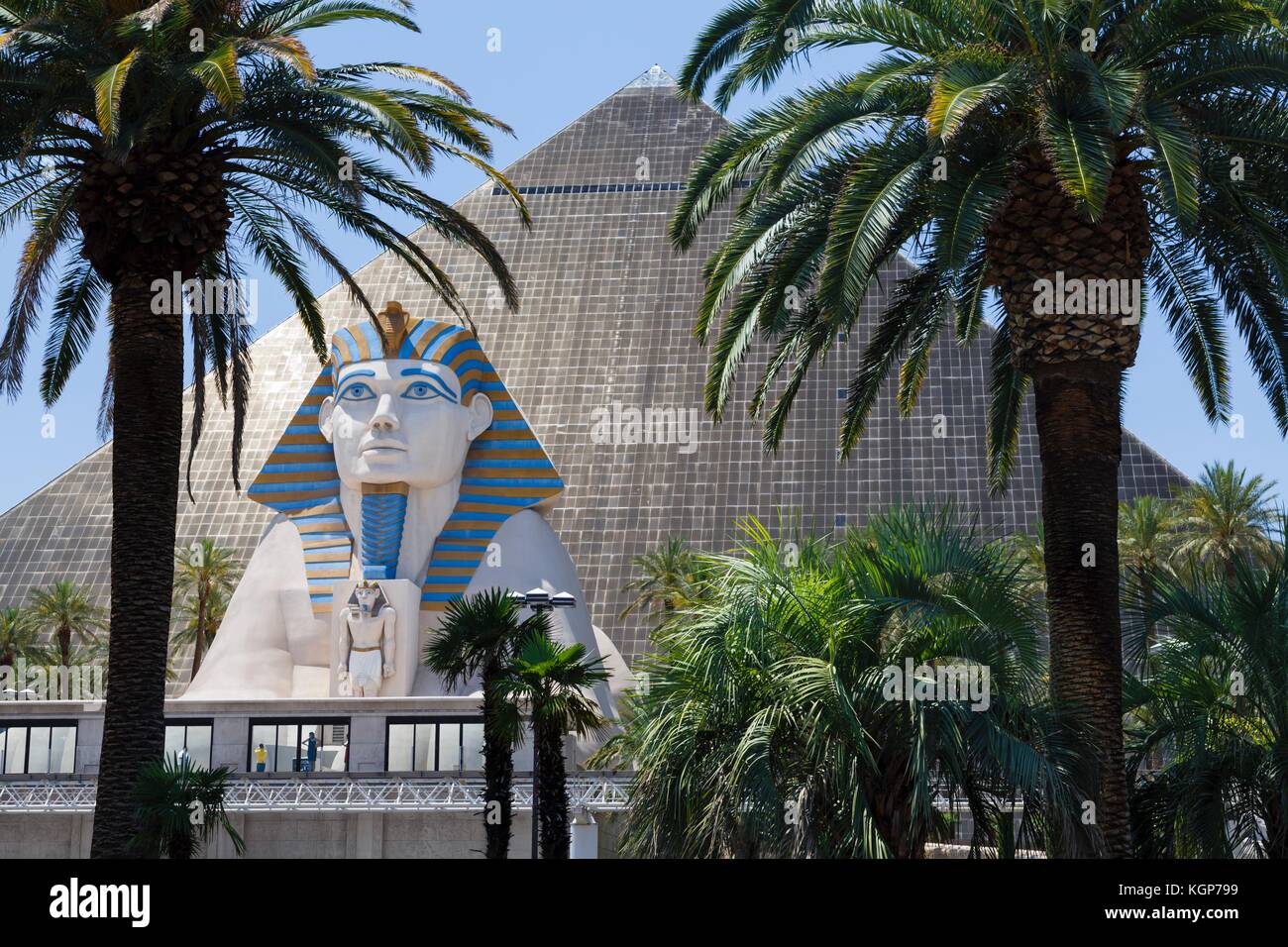 The Sphinx and Pyramid at the Egyptian themed Luxor Hotel and Casino ...