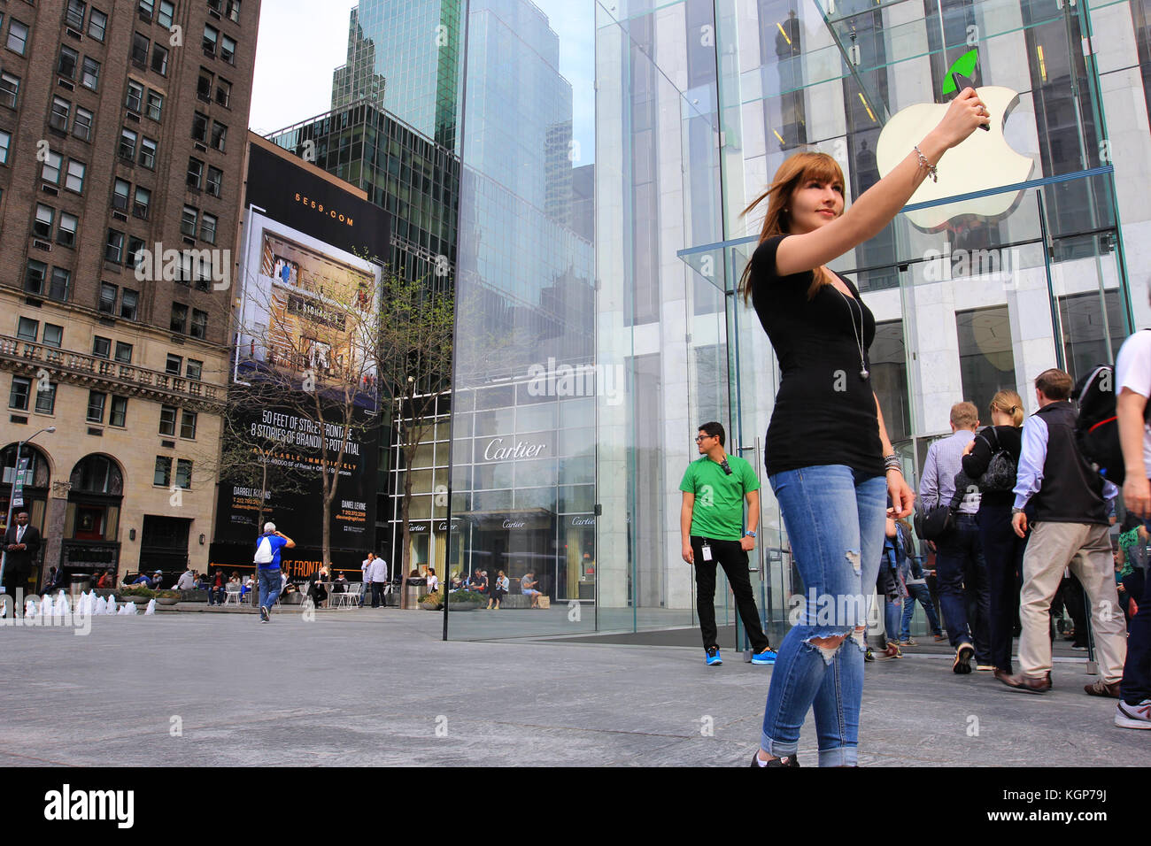 Flagship Apple Store on 5th Avenue in New York Stock Photo - Alamy