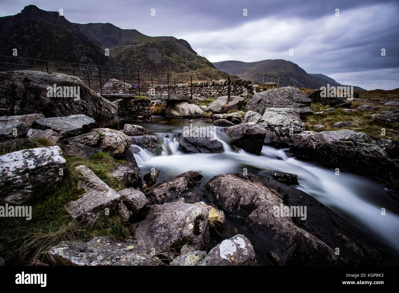 Llyn idwal waterfall hi-res stock photography and images - Alamy