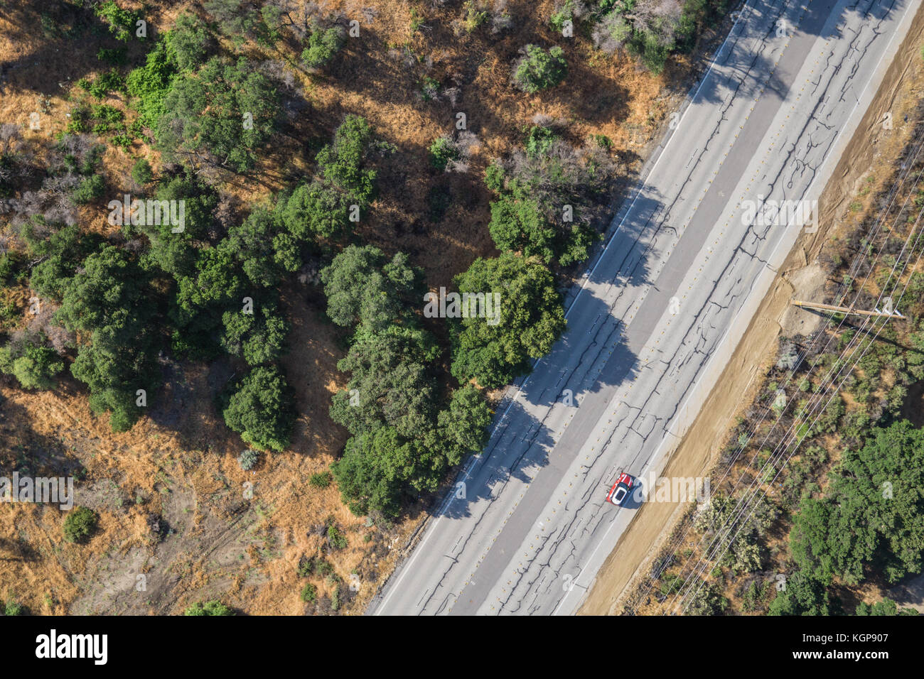 Open road car aerial hi-res stock photography and images - Alamy