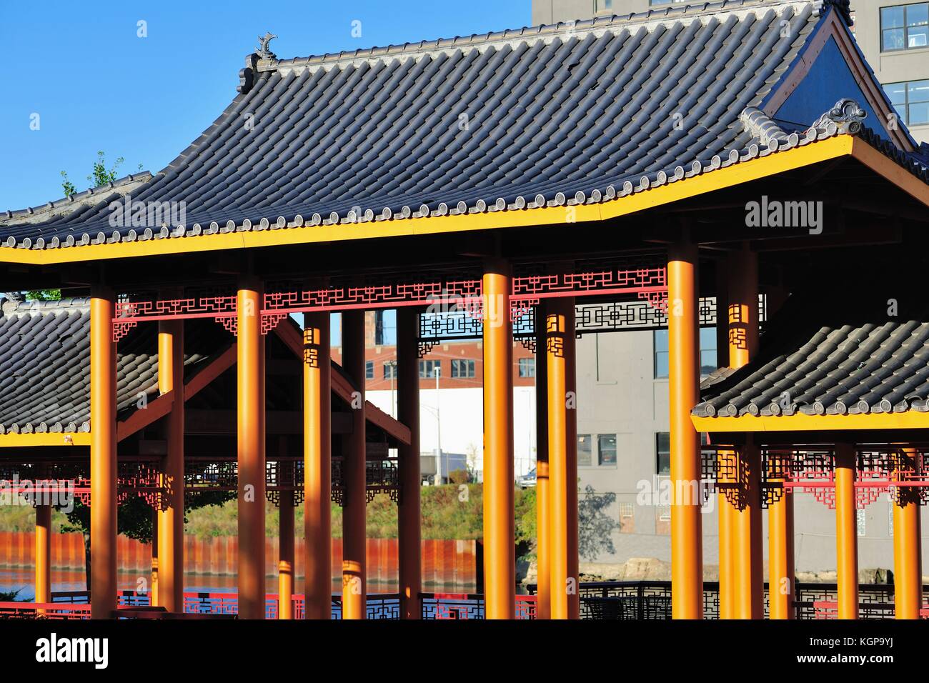 Chinese pagoda in Ping Tom Memorial Park in Chicago's Chinatown ...