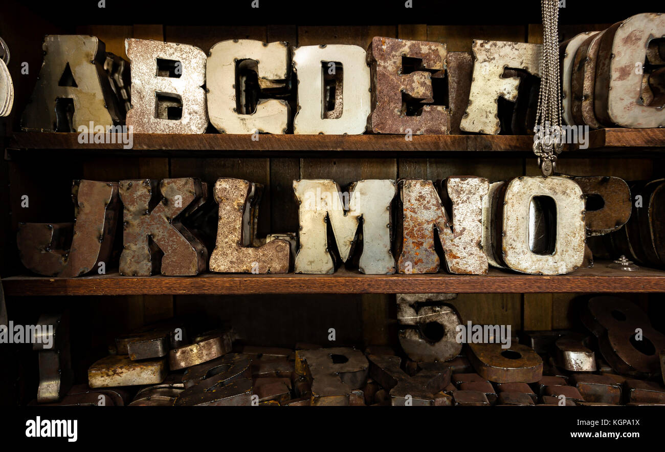 Capital letter f old printing hi-res stock photography and images - Alamy