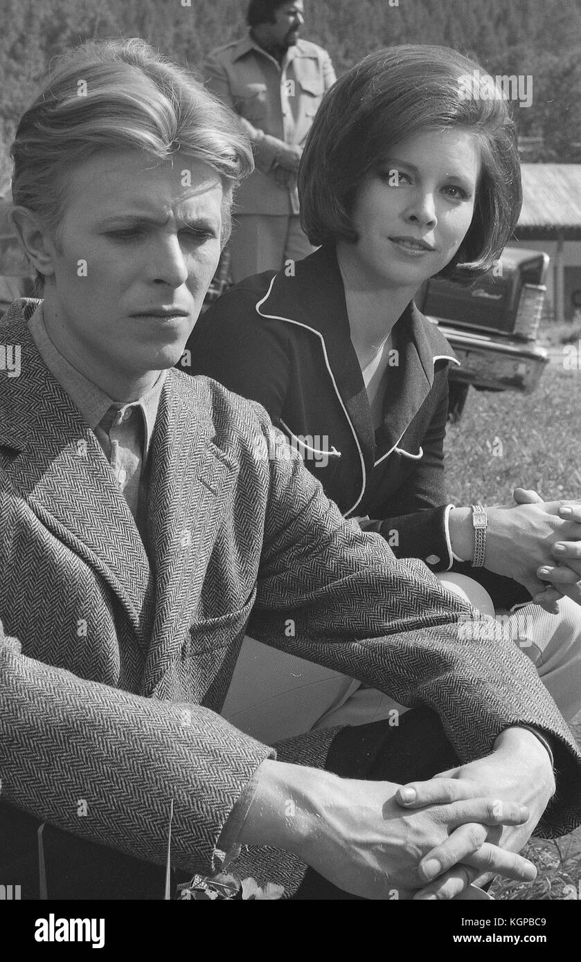 The Man who Fell to Earth (1976) , David Bowie , Candy Clark Stock ...