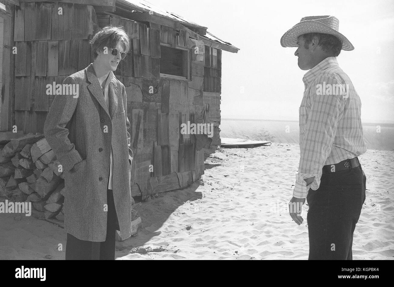 The Man who Fell to Earth (1976) , David Bowie , Rip Torn Stock Photo ...