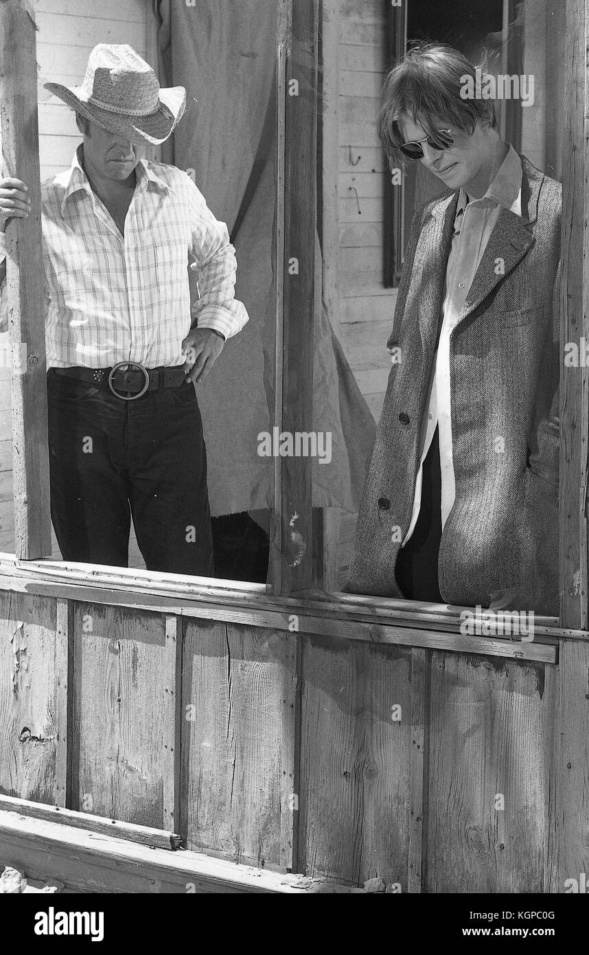 The Man who Fell to Earth (1976) , David Bowie , Rip Torn Stock Photo ...