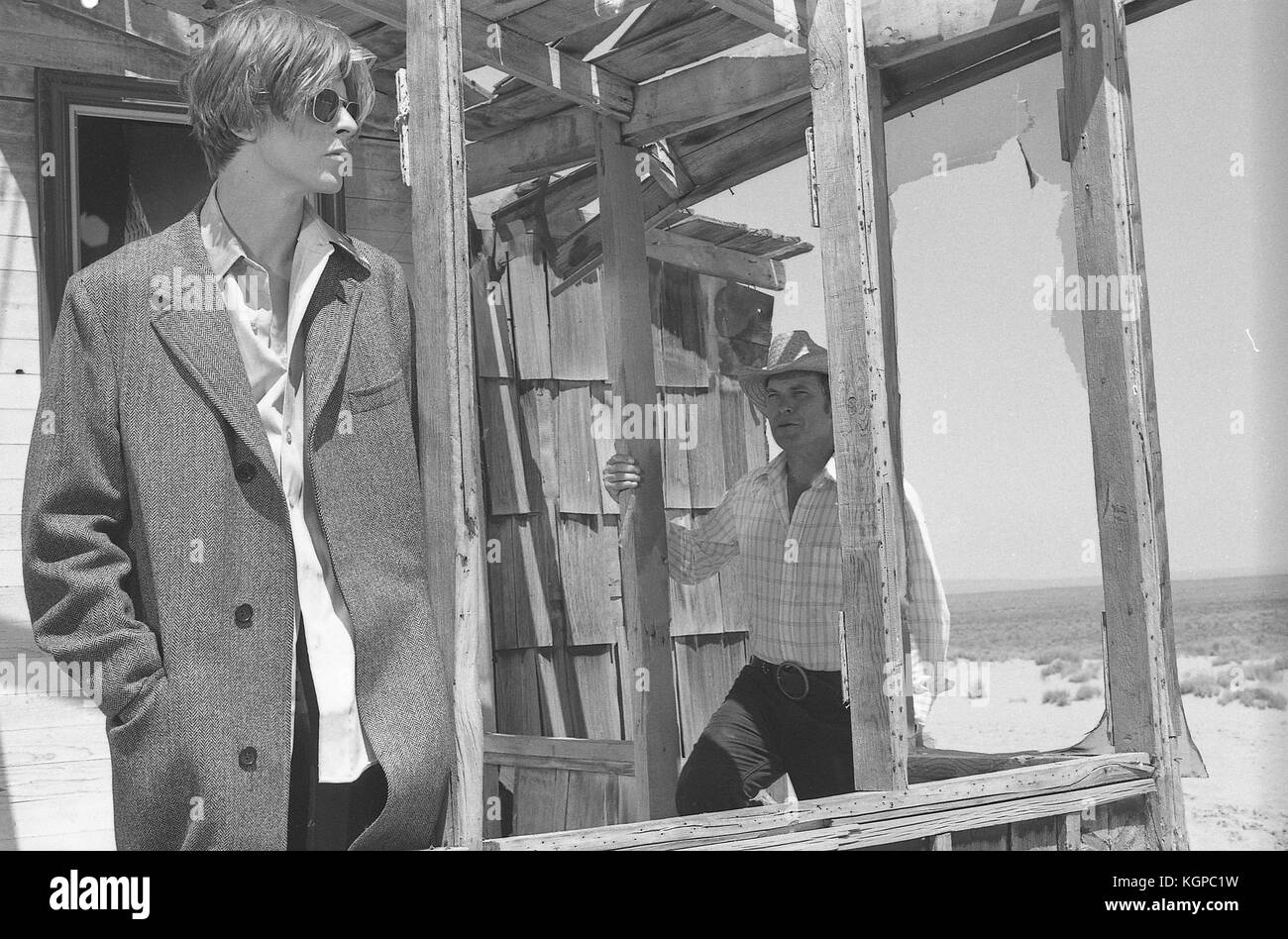 The Man who Fell to Earth (1976) , David Bowie , Rip Torn Stock Photo ...