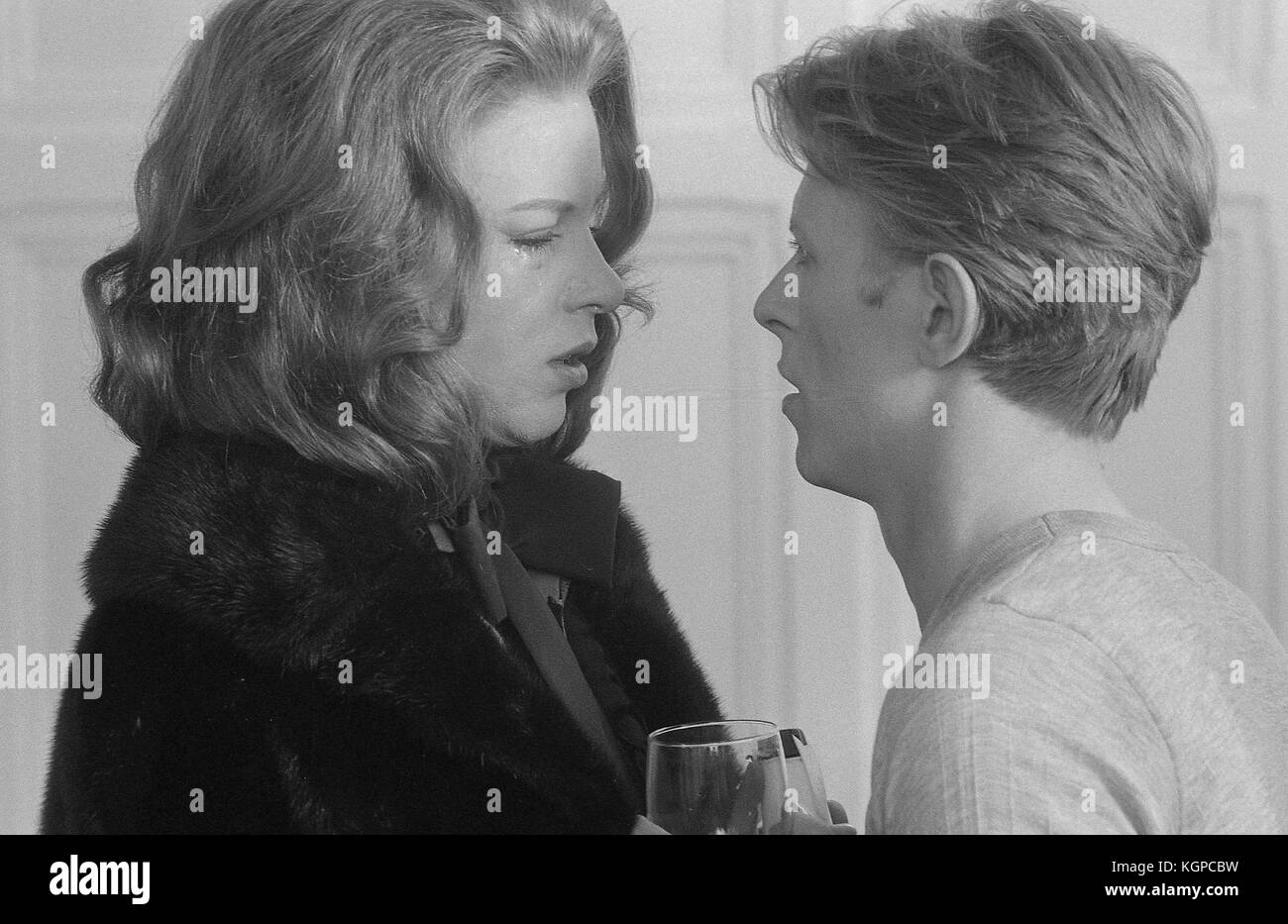 The Man who Fell to Earth (1976) , David Bowie , Candy Clark Stock ...