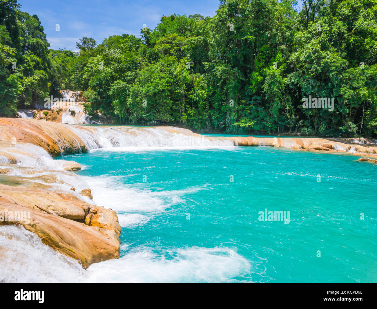 Turquoise water of Agua Azul falls, Chiapas, Mexico Stock Photo - Alamy