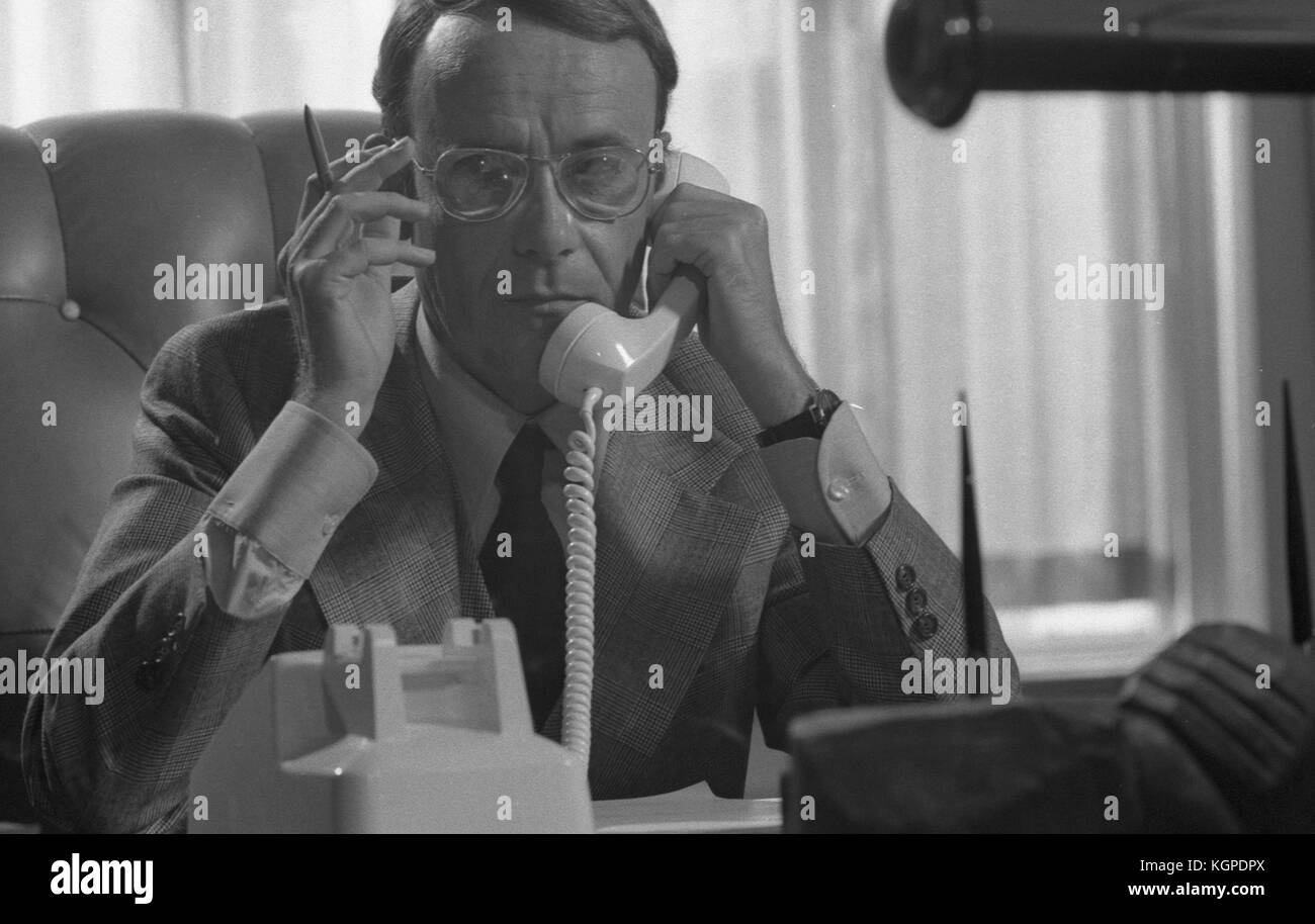 The Man who Fell to Earth (1976) , Buck Henry Stock Photo - Alamy