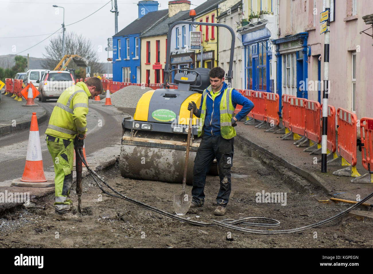 Men at work road signs hi-res stock photography and images - Alamy