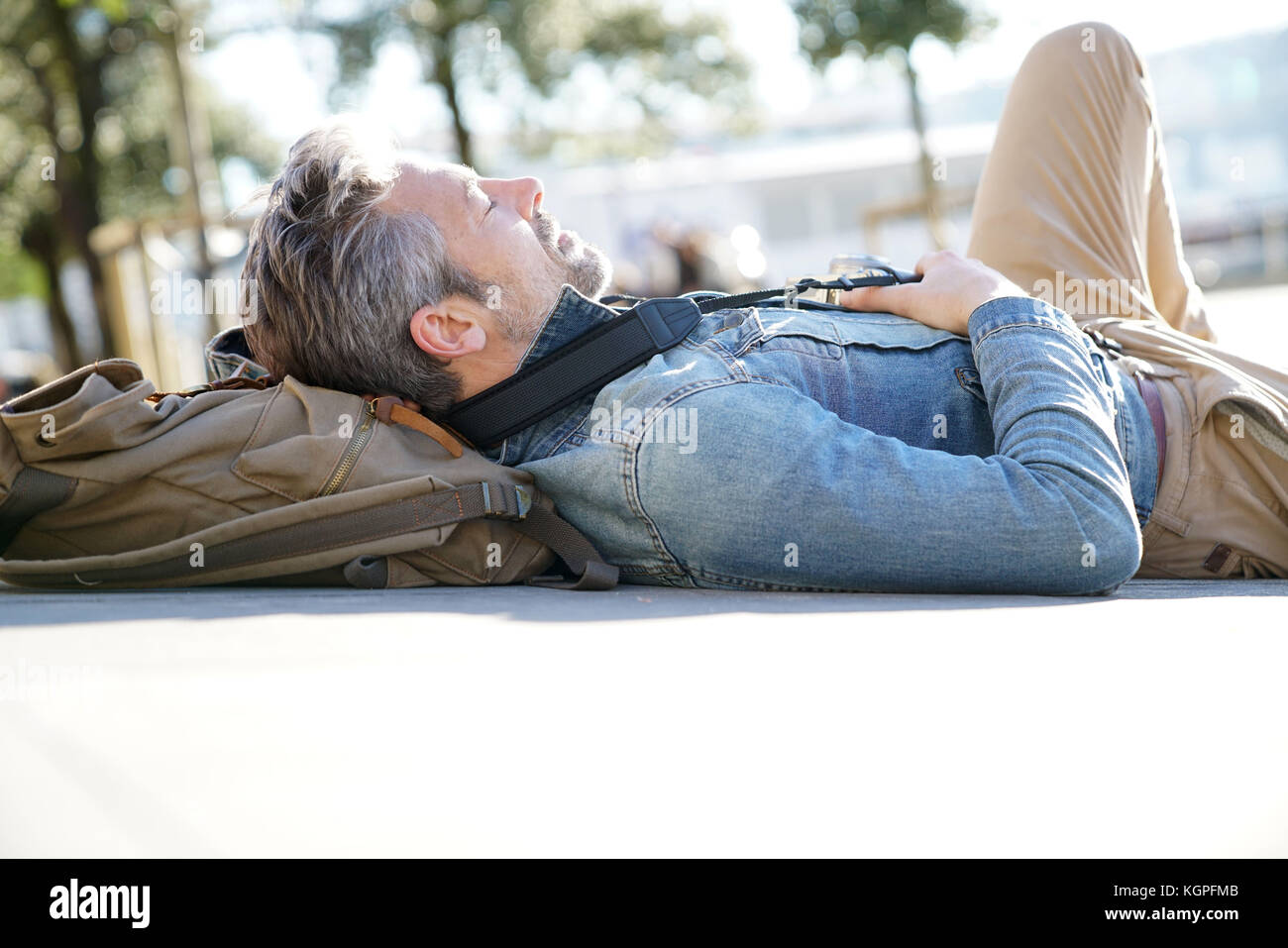 Concrete bench hi-res stock photography and images - Alamy