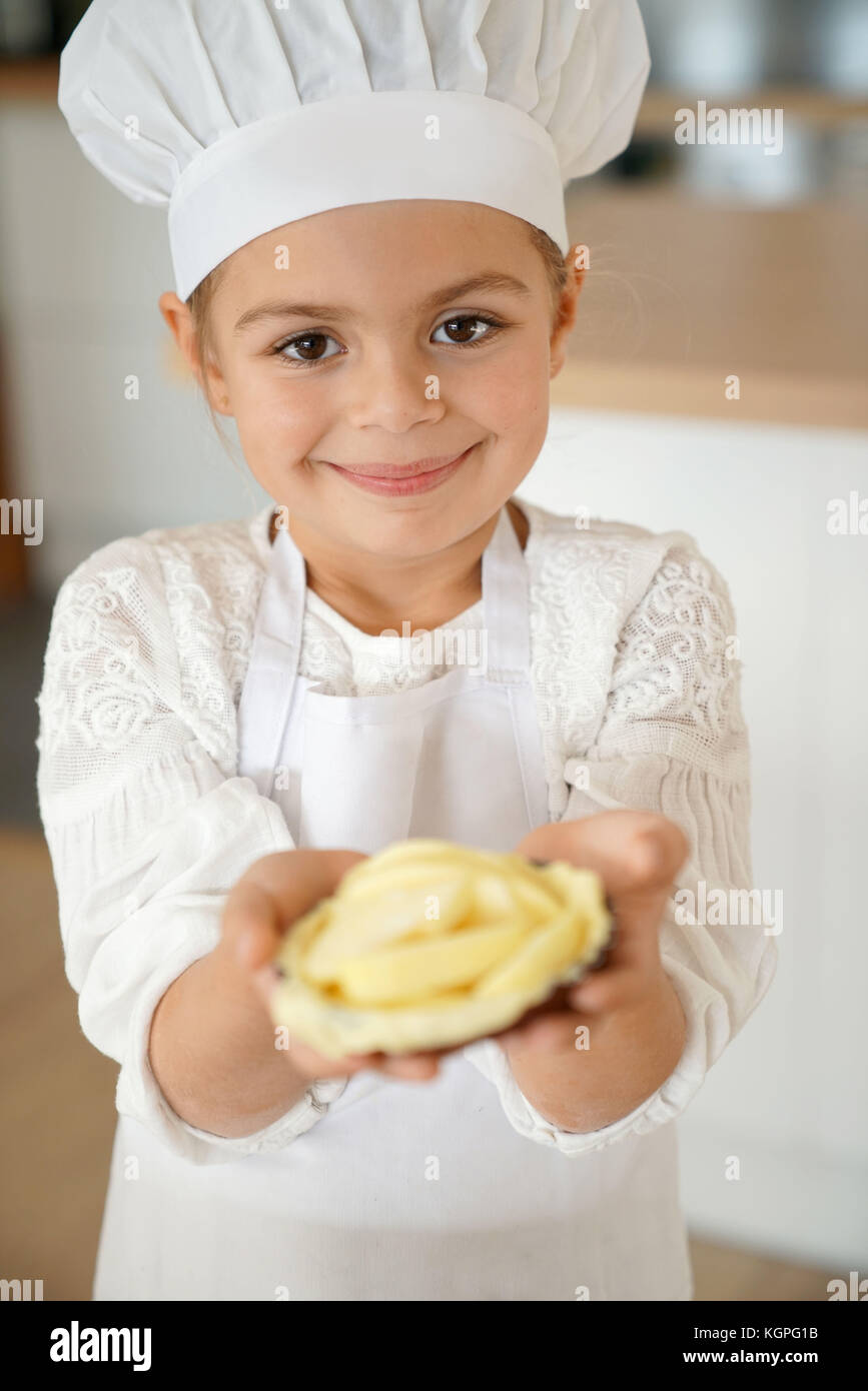 Portrait of cute little girl holding homemade apple pie Stock Photo - Alamy