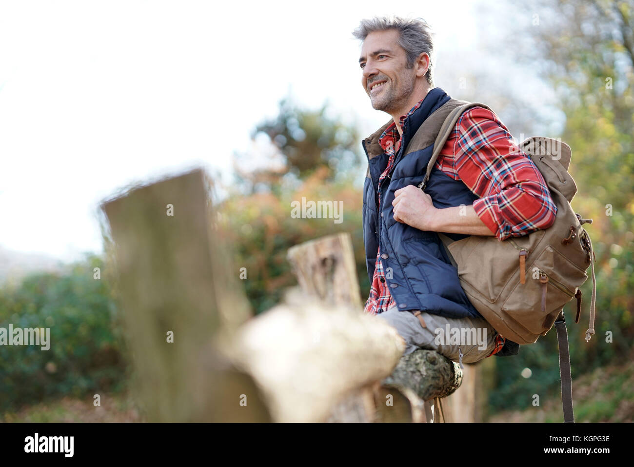 Man leaning on country fence hi-res stock photography and images - Alamy