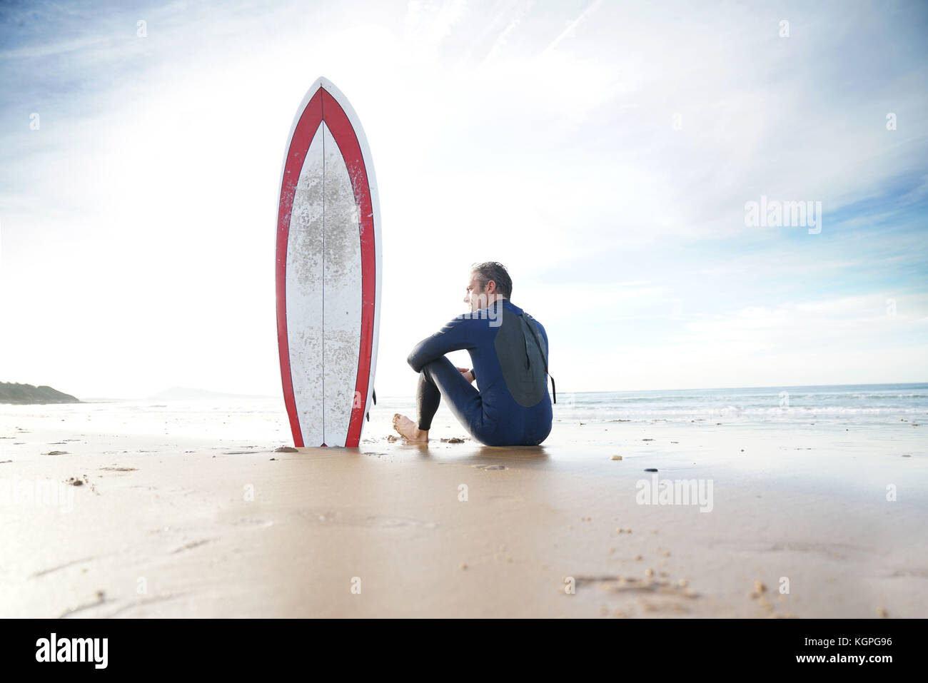 Sitting next to surf board hi-res stock photography and images - Alamy