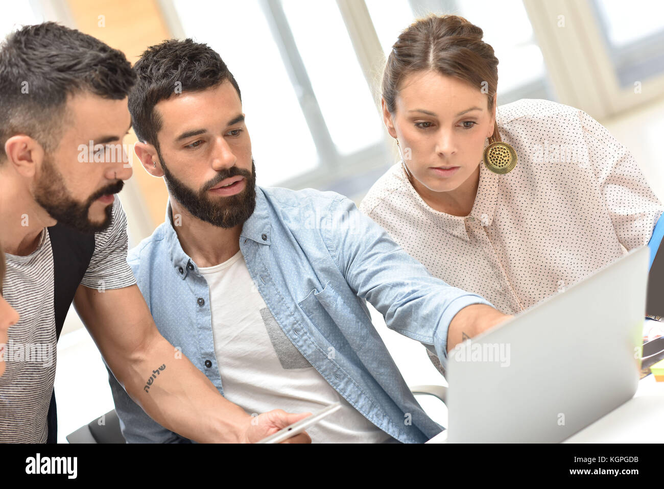 Design team meeting and working on laptop Stock Photo - Alamy