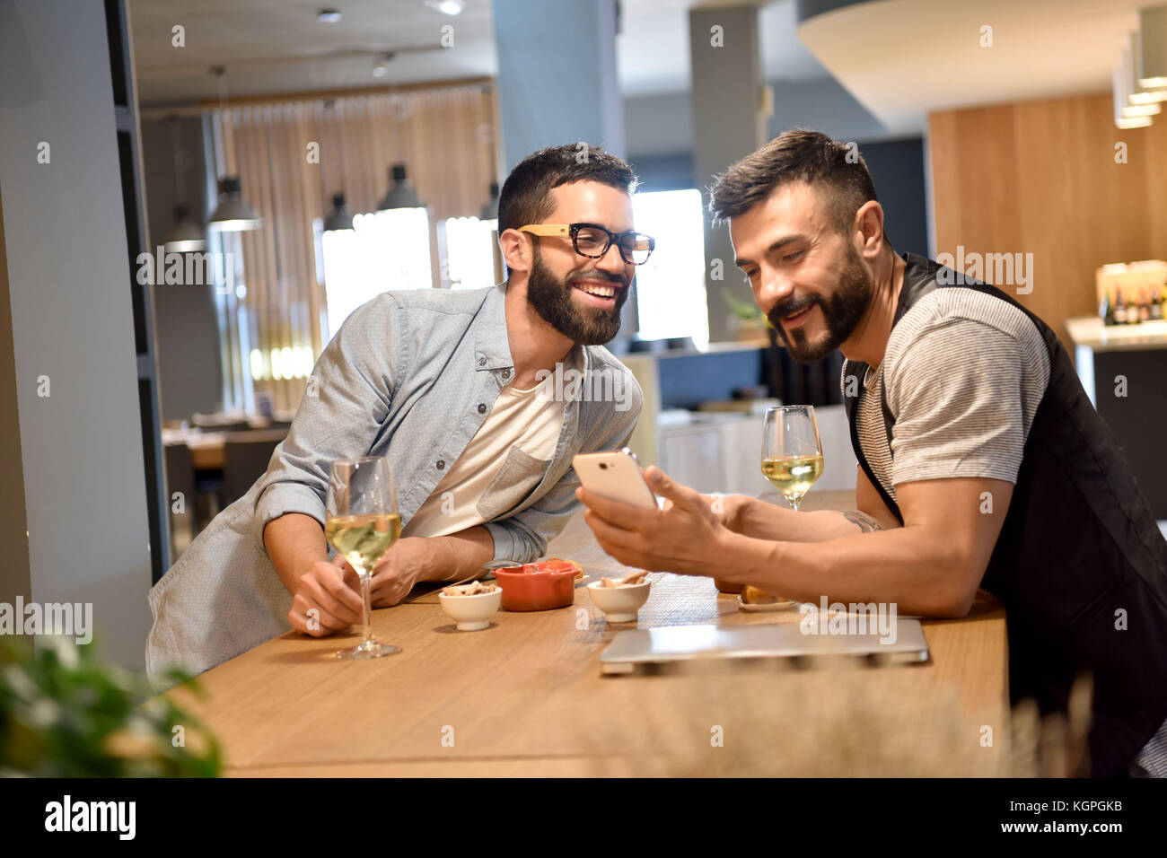 Guys at the bar hi-res stock photography and images - Alamy