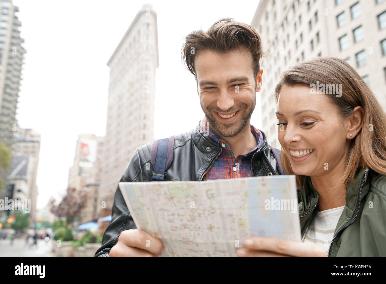 Tourists looking at map usa hi-res stock photography and images - Alamy
