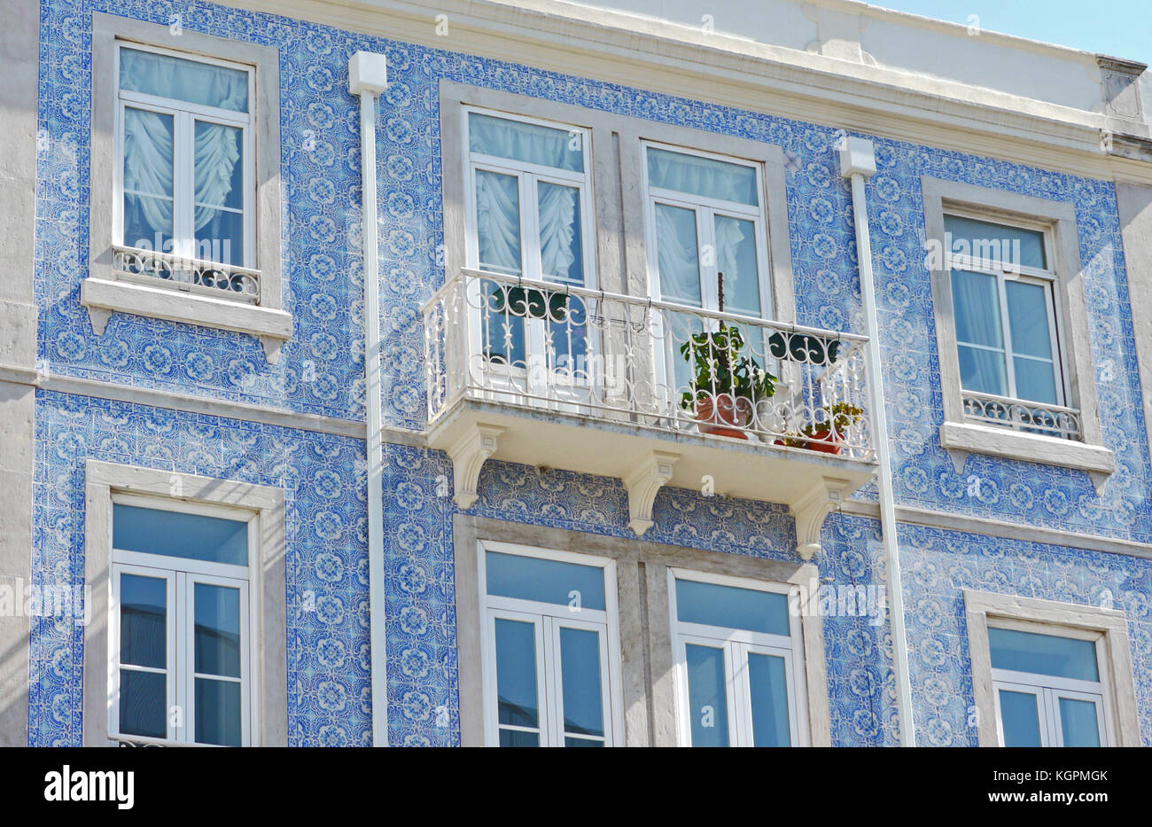 Portuguese balcony hi-res stock photography and images - Alamy