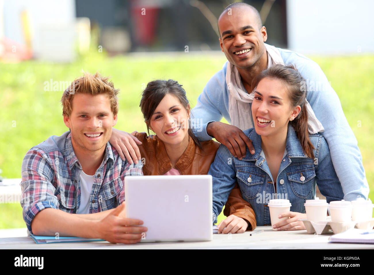 Group of students working hi-res stock photography and images - Alamy