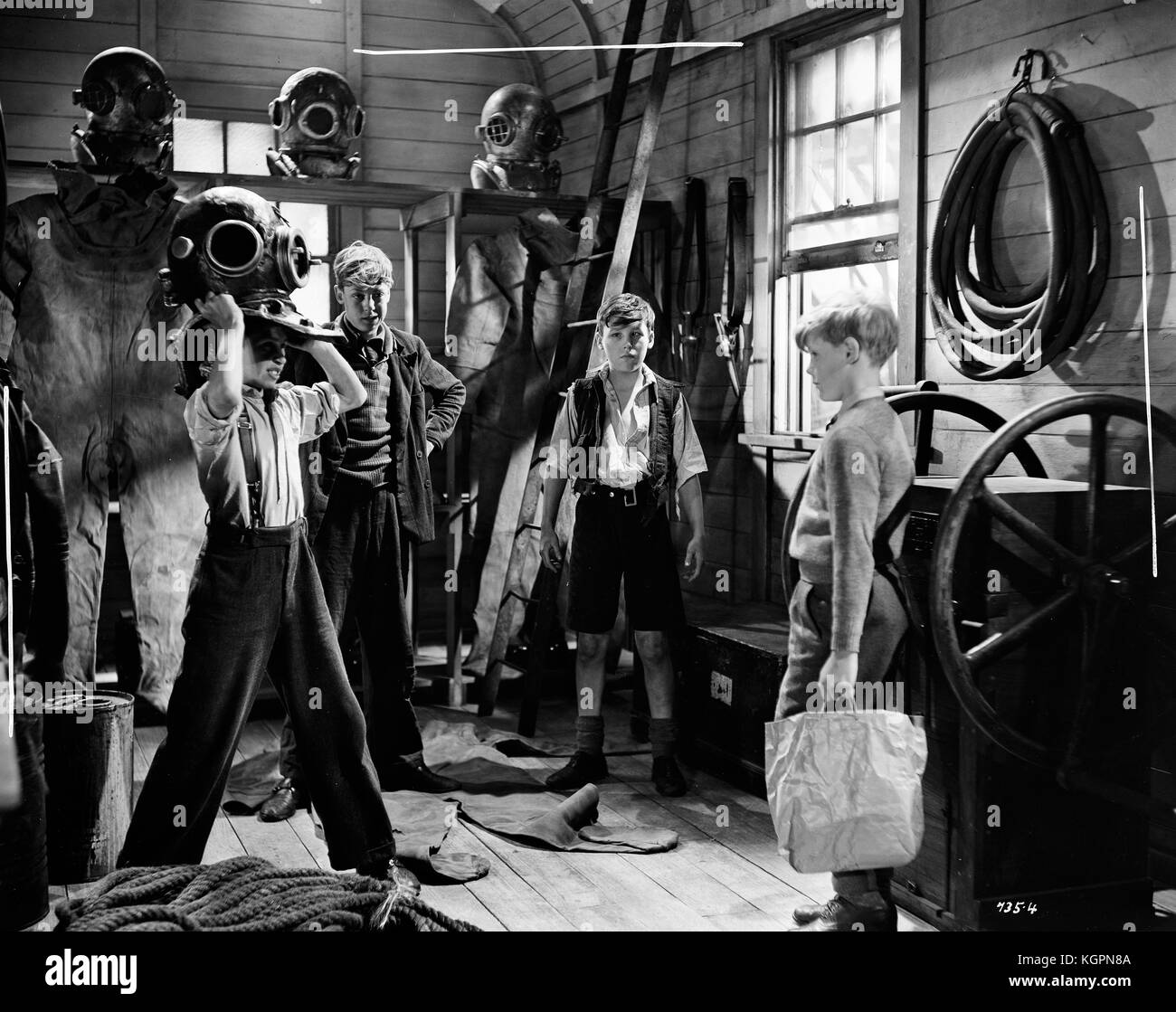 The Magnet (1950 Stock Photo - Alamy