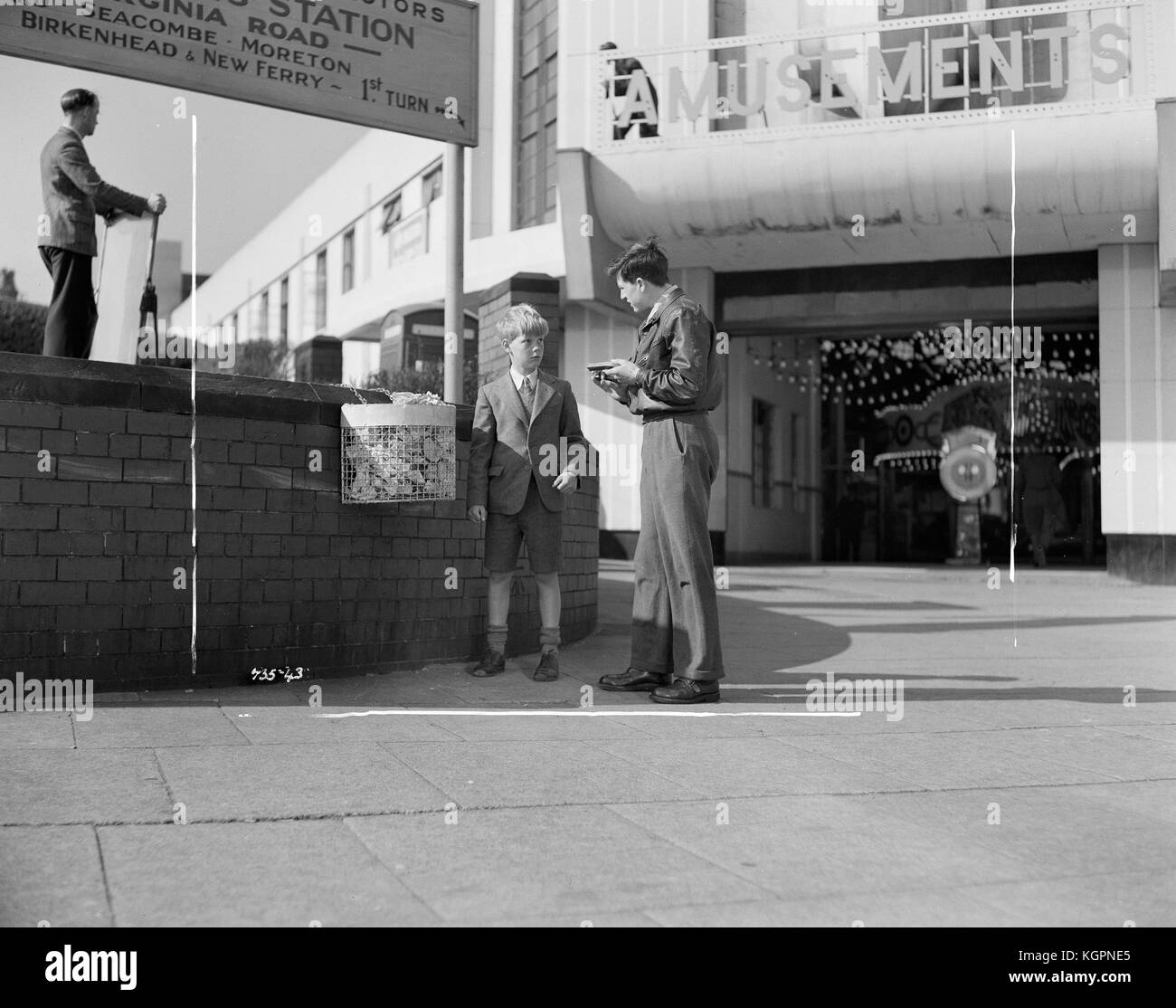 The Magnet (1950 Stock Photo - Alamy