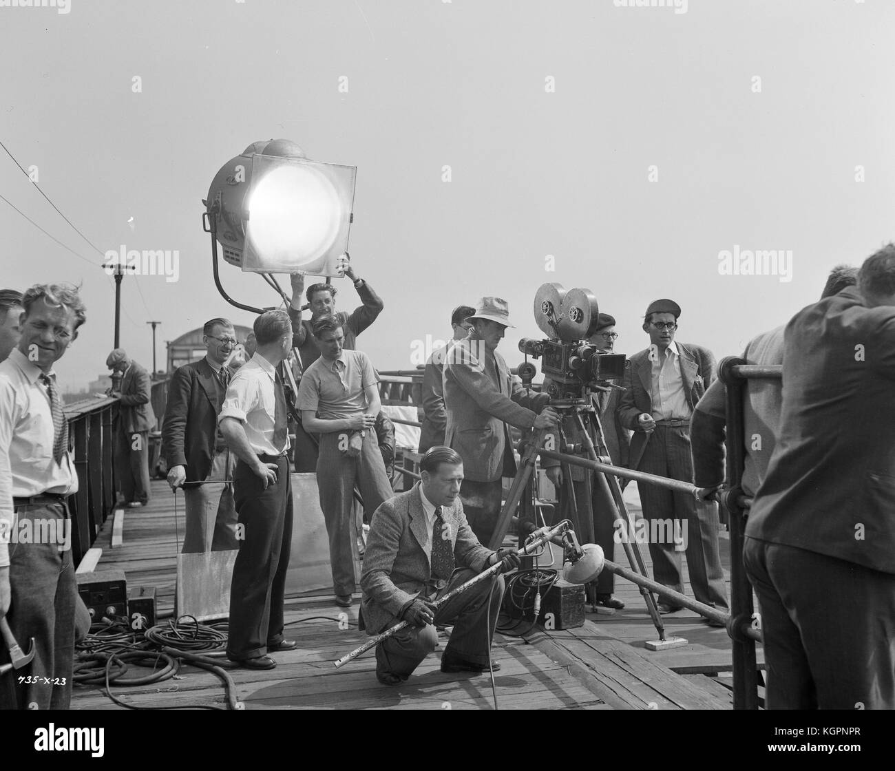 The Magnet (1950 Stock Photo - Alamy