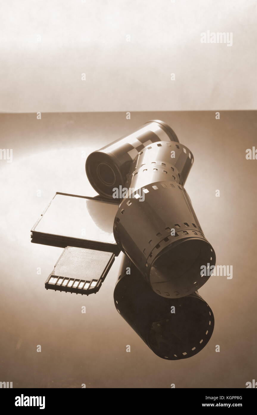 Advance the film roll hi-res stock photography and images - Alamy