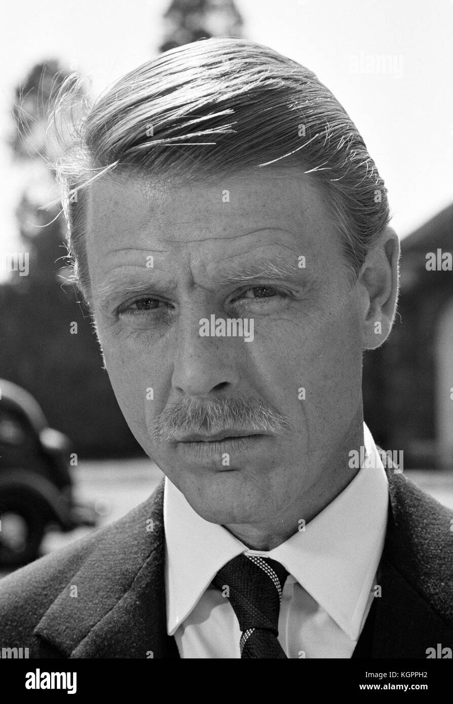 The Mirror Crack'd (1980) , Edward Fox Date: 1980 Stock Photo - Alamy