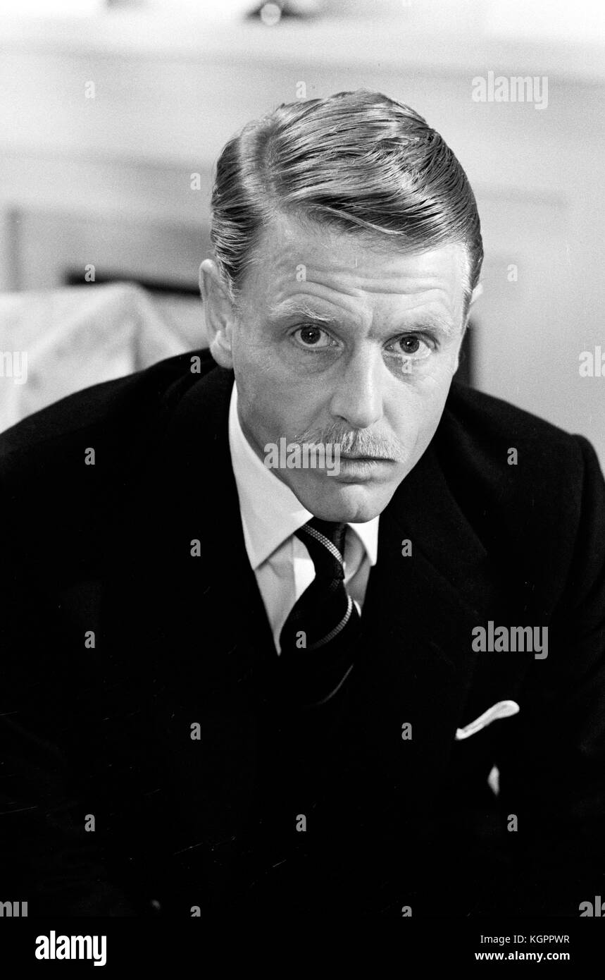The Mirror Crack'd (1980) , Edward Fox Date: 1980 Stock Photo - Alamy