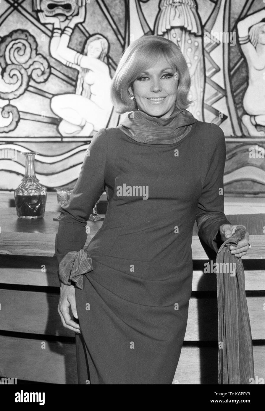 The Mirror Crack'd (1980) , Kim Novak Date: 1980 Stock Photo - Alamy