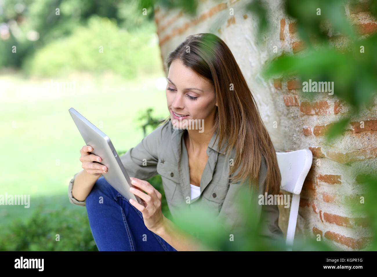 Relaxed country girl hi-res stock photography and images - Alamy