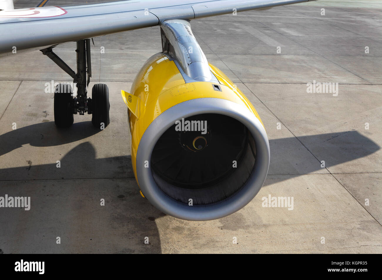 Flying turbine hi-res stock photography and images - Alamy