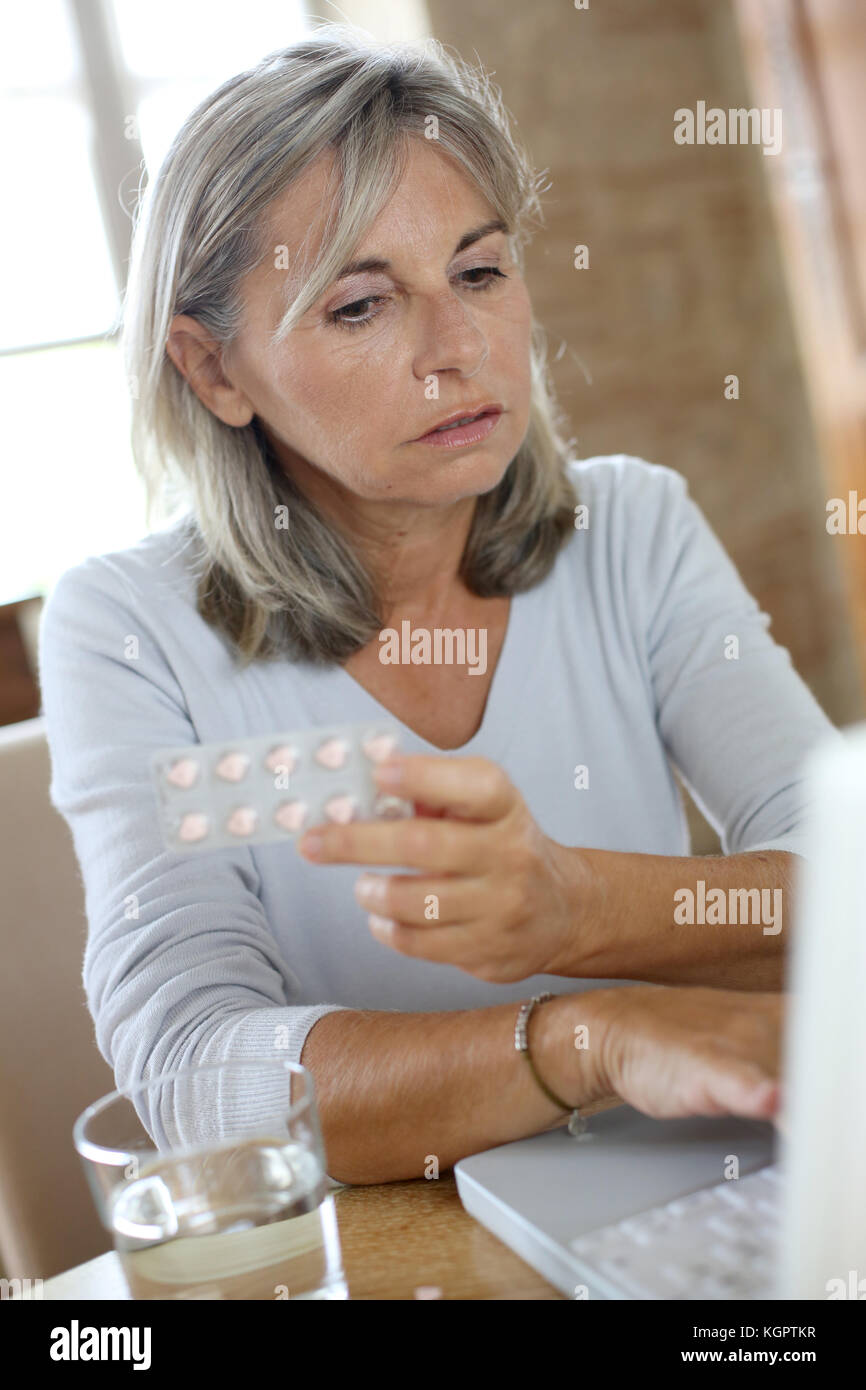 Reading medication instructions hi-res stock photography and images - Alamy