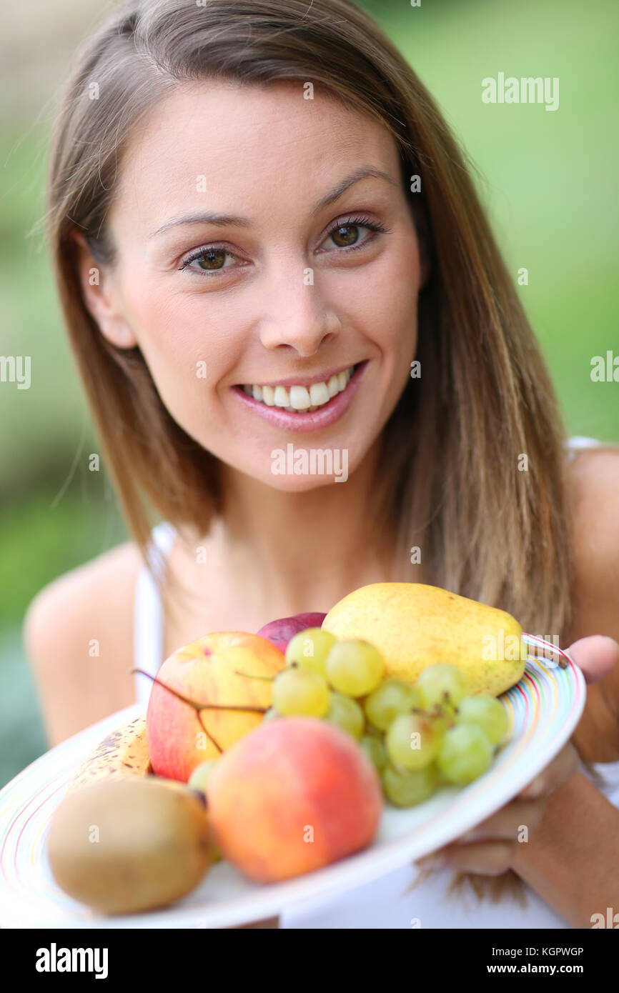 Portrait of beautiful girl holding fresh fruits Stock Photo - Alamy