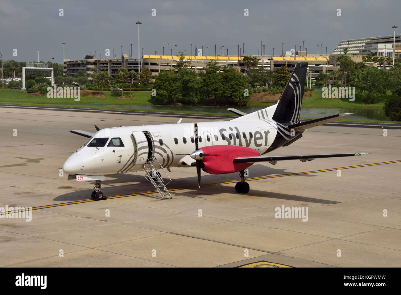 Silver airways airplane hi-res stock photography and images - Alamy