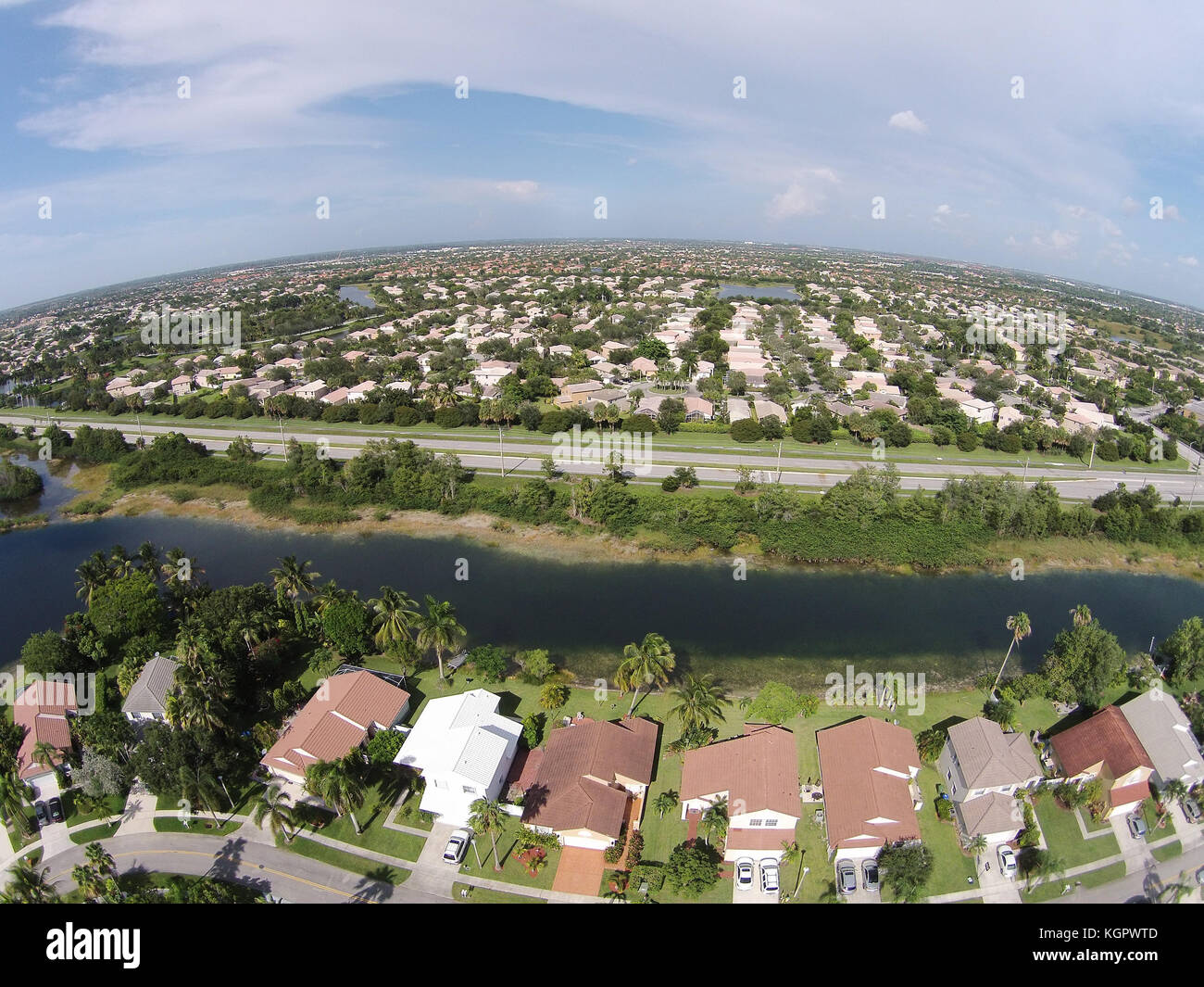 Middle class neighborhood hi-res stock photography and images - Alamy