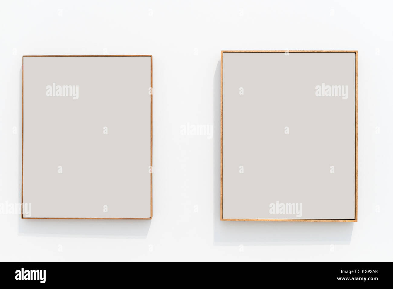 Empty frames hi-res stock photography and images - Alamy