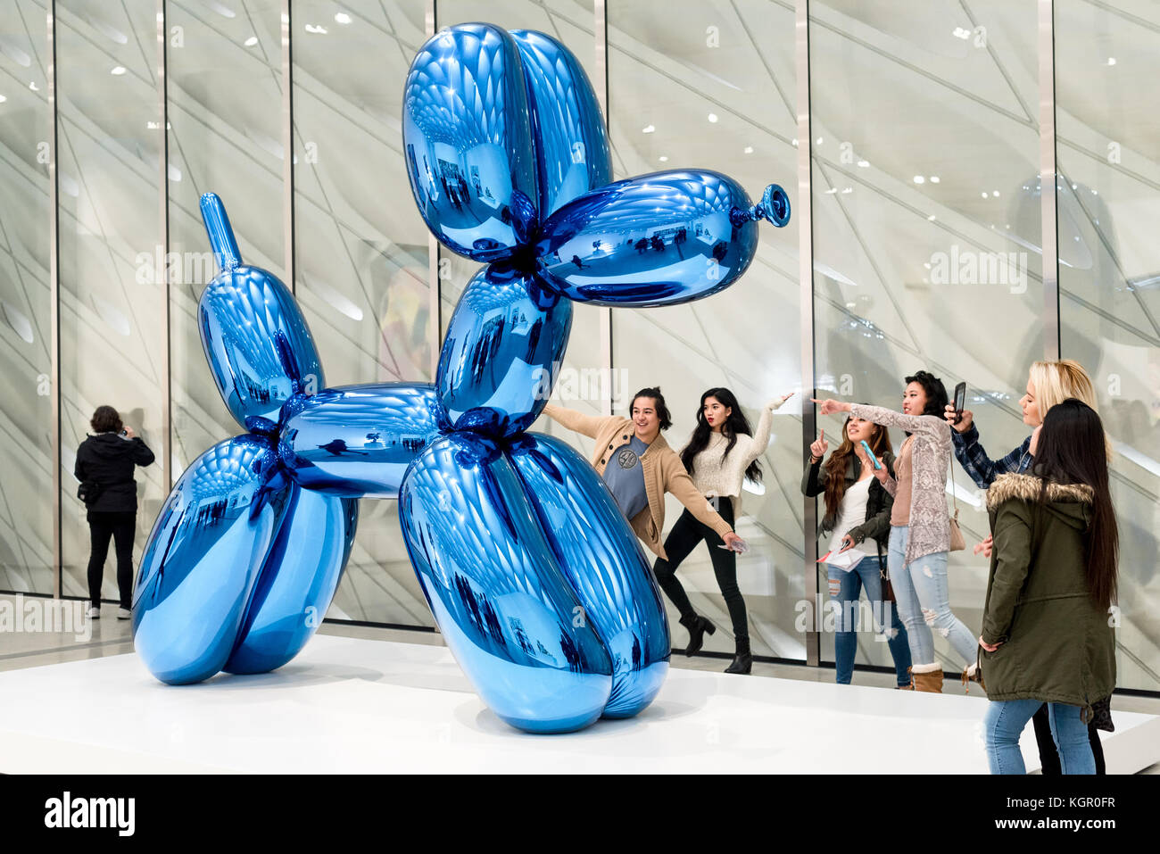 Jeff koons balloon dog hi-res stock photography and images - Alamy