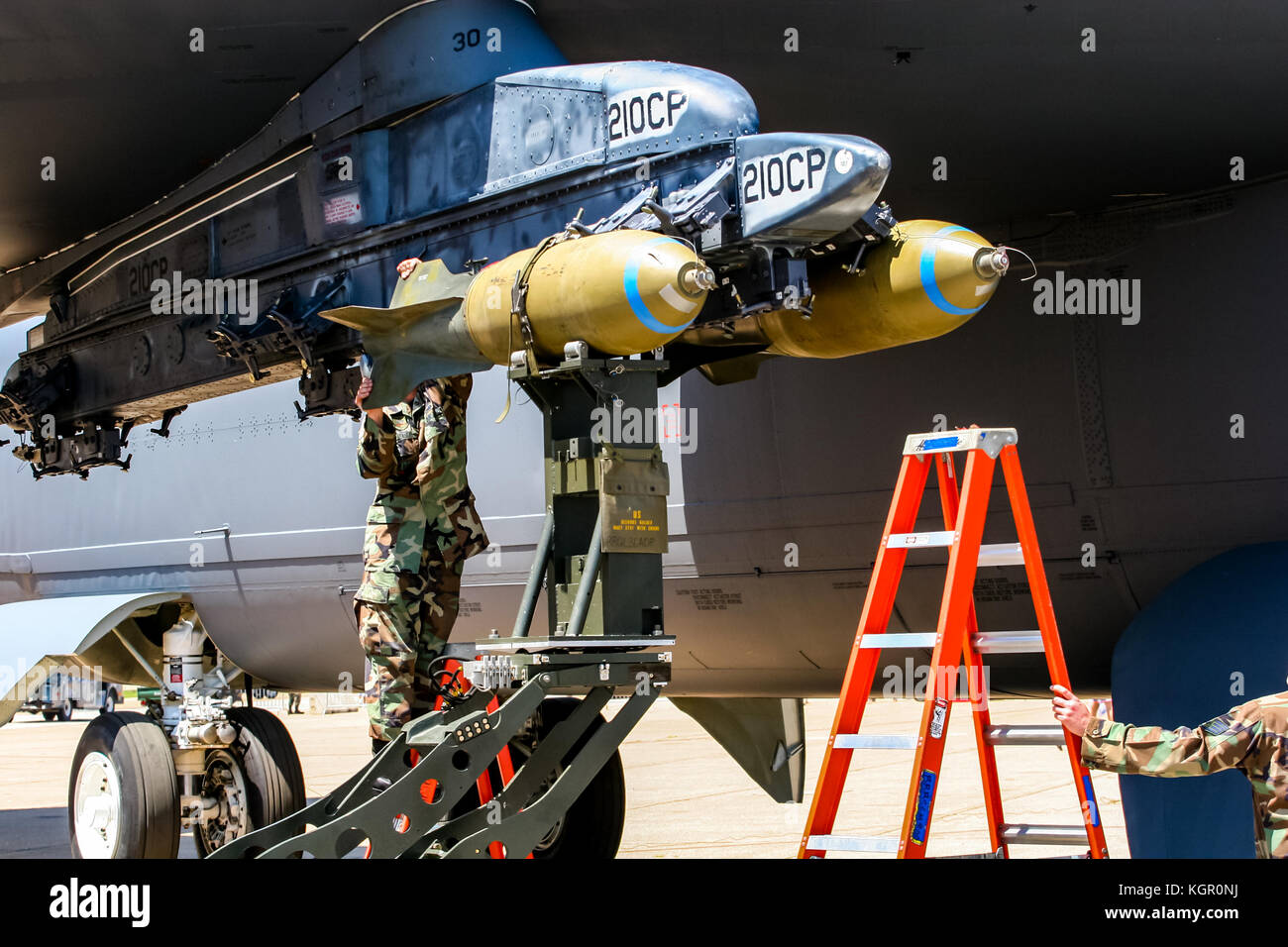 Unindentified personel loading bombs on B-52 bomber at Barksdale Air ...