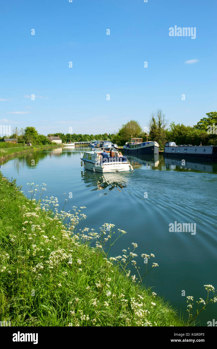 English canal bridge hi-res stock photography and images - Alamy
