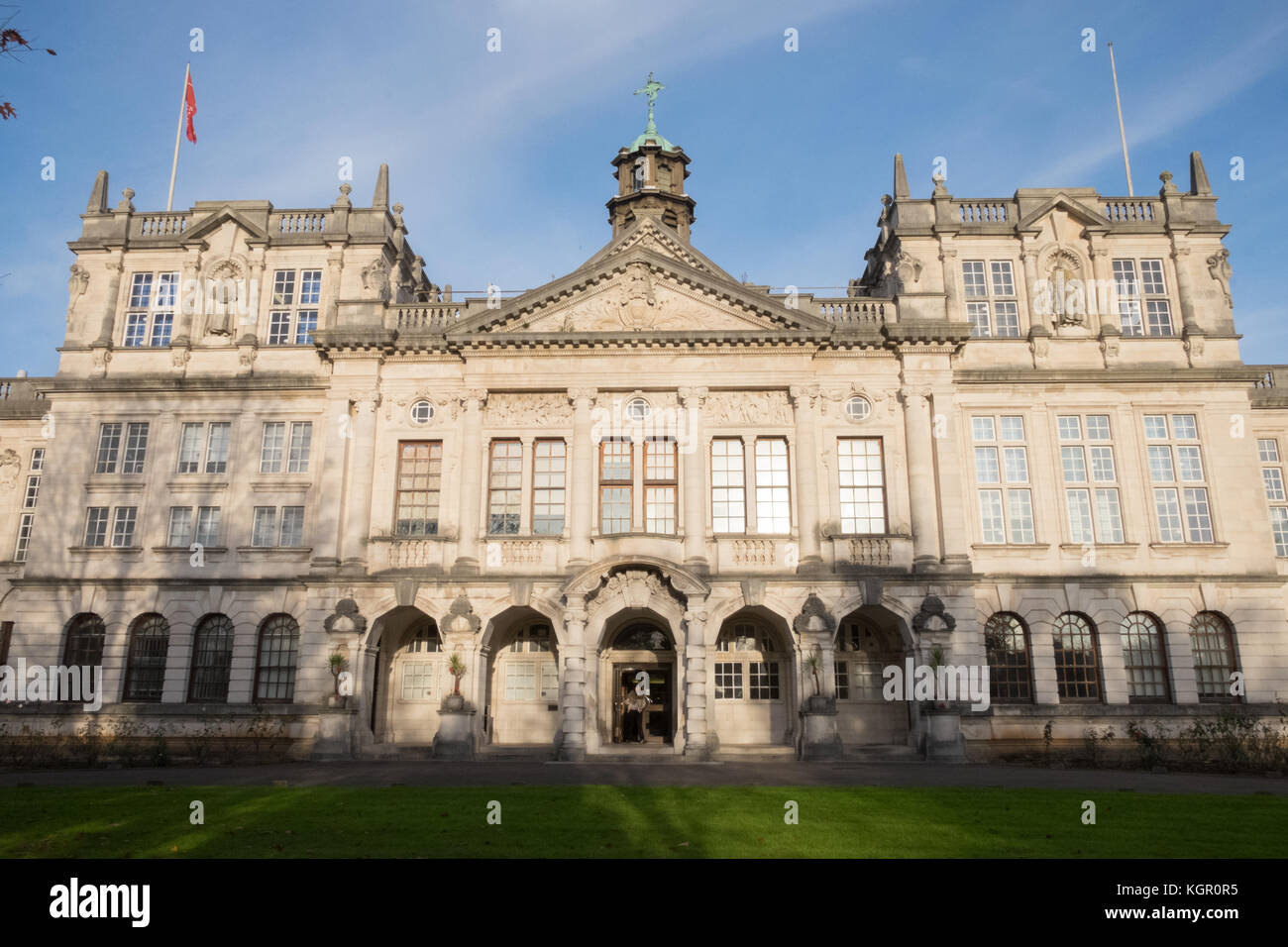 Cardiff university main building hi-res stock photography and images ...