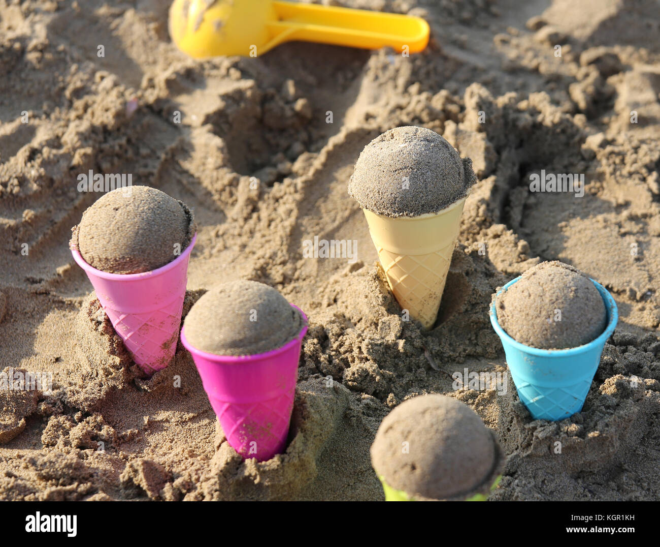 Sand ice cream cones hi-res stock photography and images - Alamy