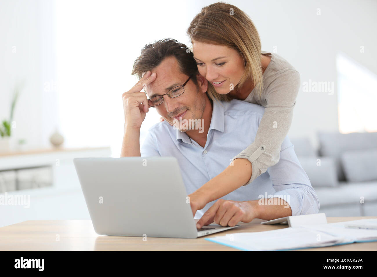 Woman 40s worried man hi-res stock photography and images - Alamy